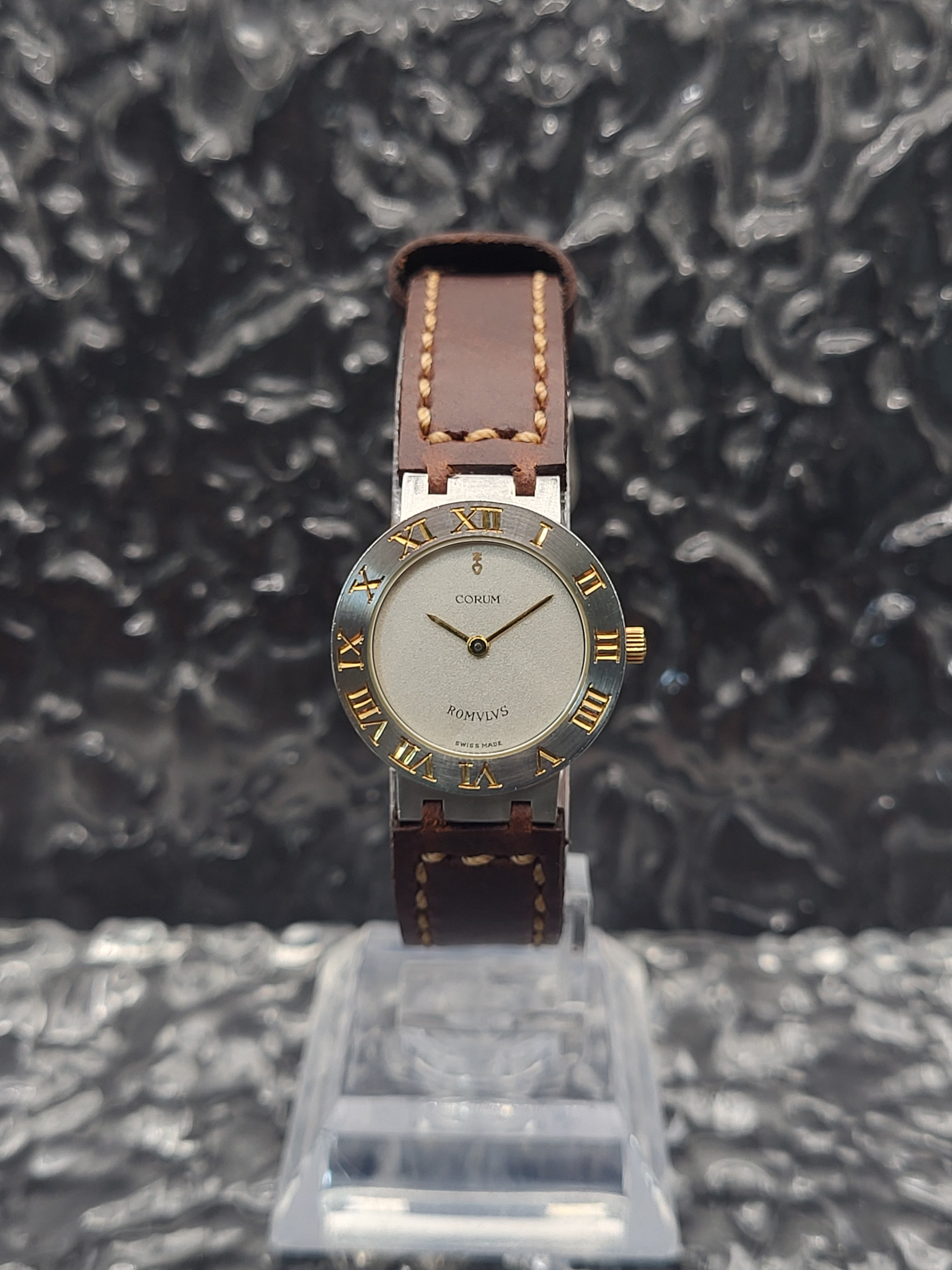 Corum 24.103.21 V-48 - Goud en Staal - Quartz - Dames – Red Robin Watches